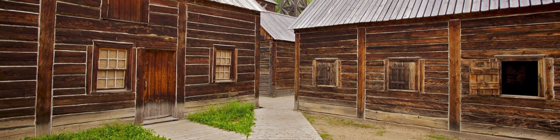 Fort Edmonton Park showing heritage architecture