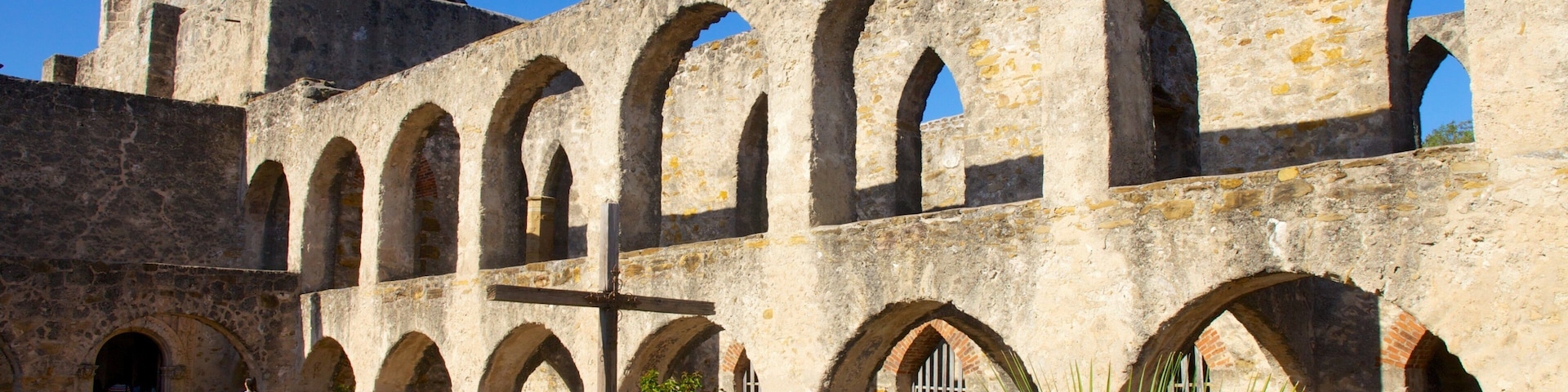San Antonio Missions National Park que inclui arquitetura de patrimônio, uma igreja ou catedral e um parque
