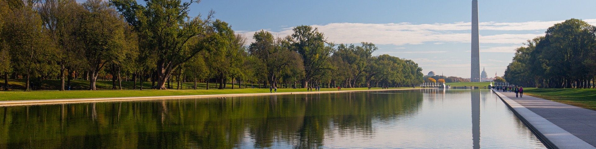 National Mall showing a monument and a lake or waterhole