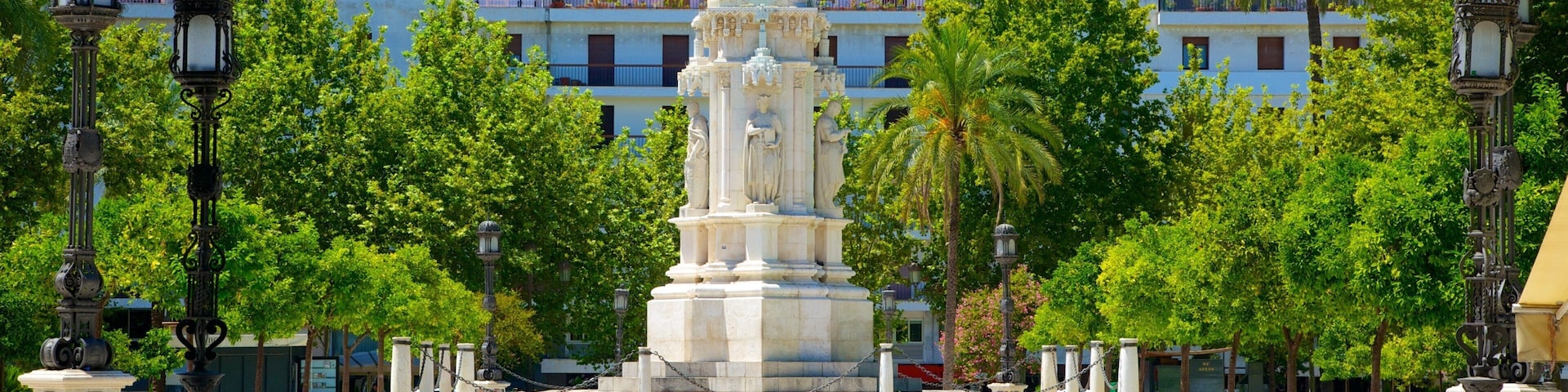 Plaza Nueva showing a monument, a square or plaza and a statue or sculpture