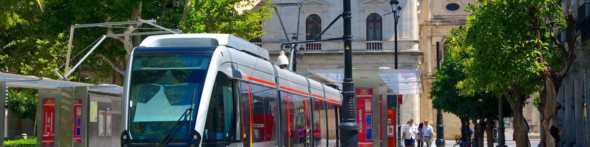 Plaza Nueva que inclui uma cidade e itens de ferrovia