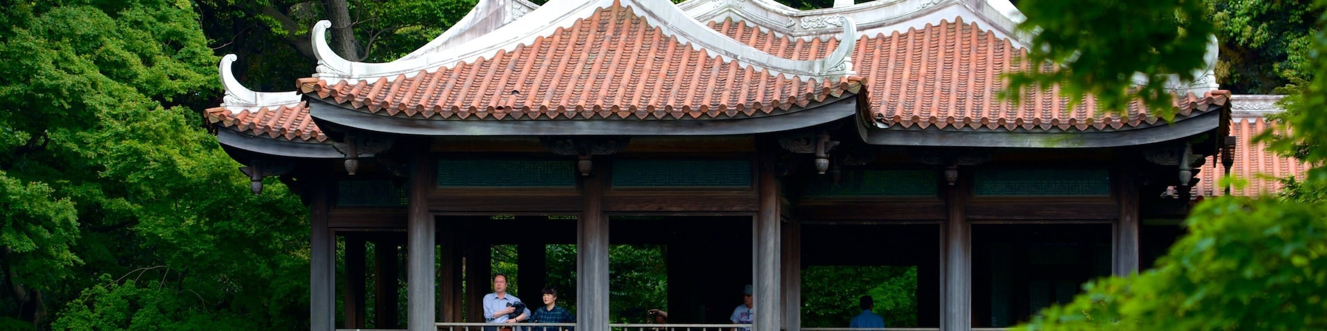 Shinjuku Gyoen National Garden featuring heritage architecture and a park