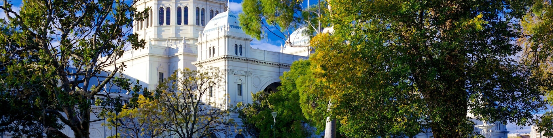 Jardins de Carlton que inclui um pequeno castelo ou palácio e um parque