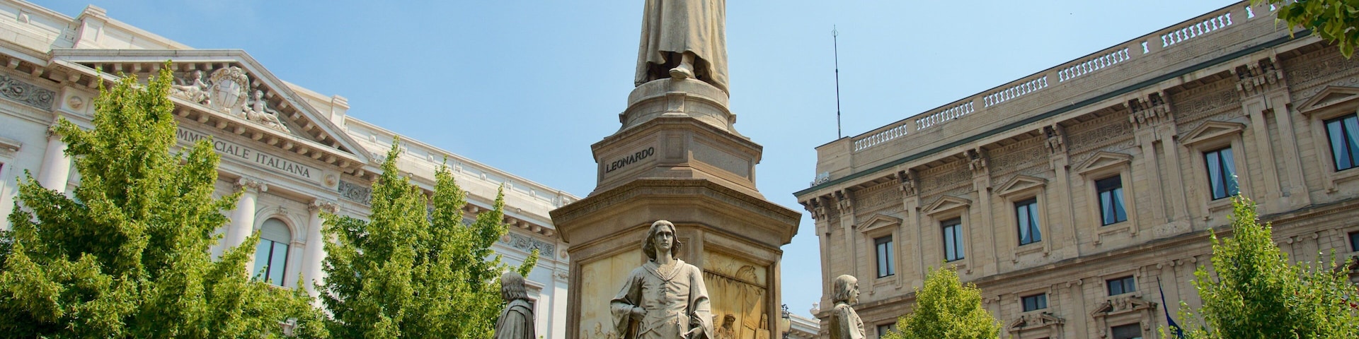 Piazza della Scala featuring a statue or sculpture, heritage architecture and a square or plaza