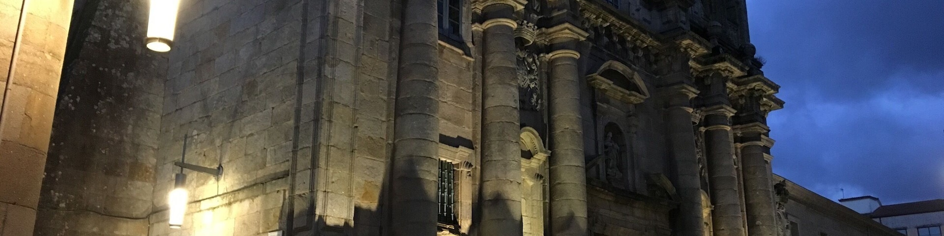 Igreja jesuíta datada de 1694 e 1714, de estilo barroco com influência da cultura romana. Jesuit church dating from 1694 and 1714, of Baroque style with influence of the Roman culture.