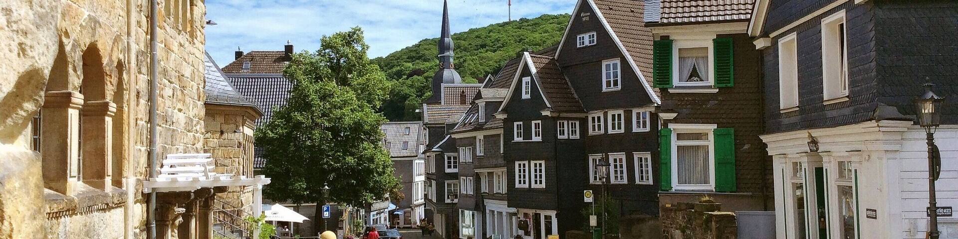 Historischer Stadtkern Velbert Langenberg mit dem Bürgerhaus auf der linken Seite des Bildes.