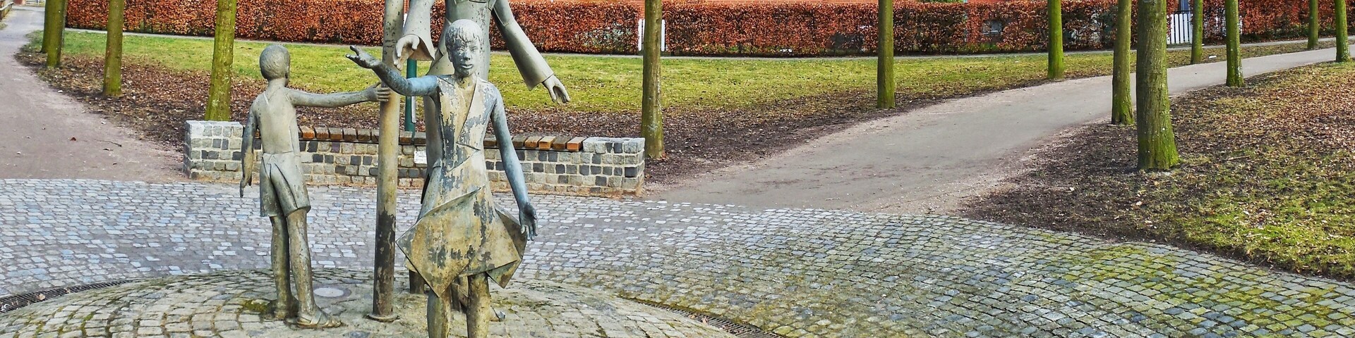 Bürger im Park (Brunnenanlage von N.J.Frielinghaus 1985)