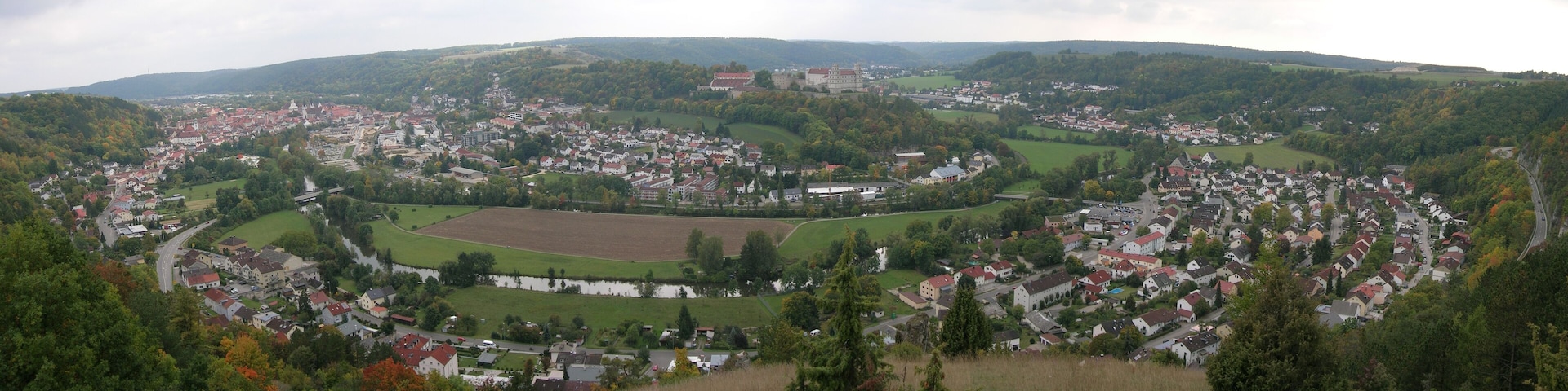Panorama der Stadt Eichstätt. Aufgenommen am Altmühltal-Panoramaweg bei Wintershof am 30. Sept. 2012