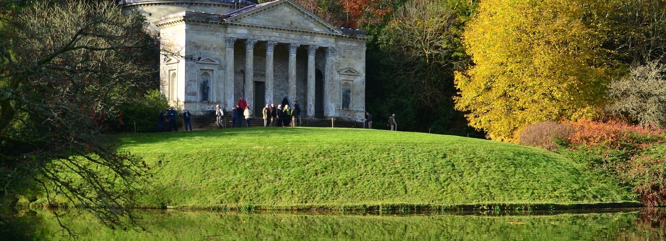 Stourhead temple with Swans