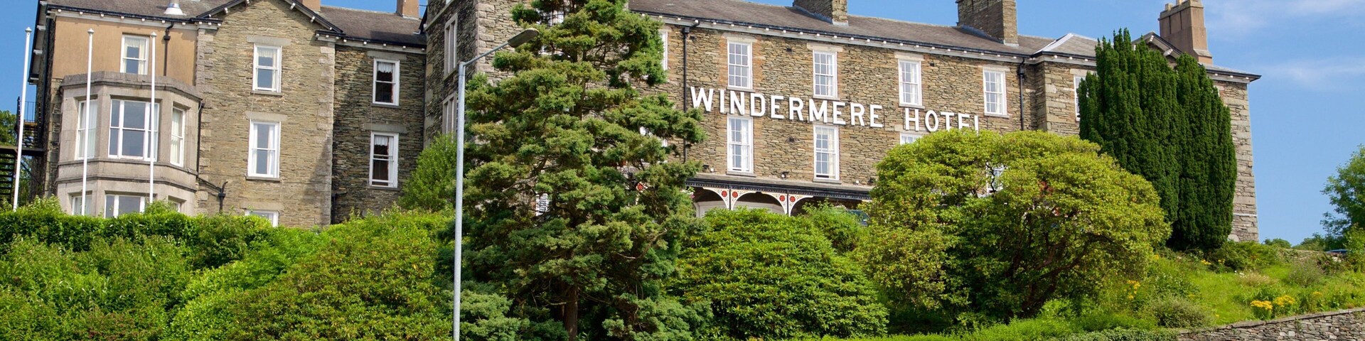Windermere which includes a hotel and heritage architecture