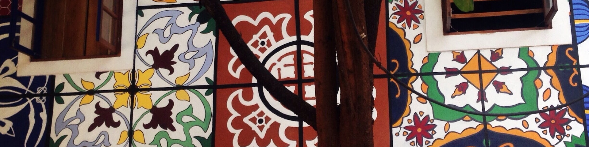 Staying at this über-cool hostel in #Panjim, an old portuguese part og #Goa. We have booked ourselves into a private double room which is huge and very cosy!! The place is tastefully decorated and there is a café serving delicious teas & coffees and the best health-brownies ever. Try the Chilli Chai with milk!!
The owners are so lovely - nothing is too much effort for them. Don't want to leave!!!
#alifefullofserendipity #serendipitytess #goa #panjim #india #oldquarterhostel