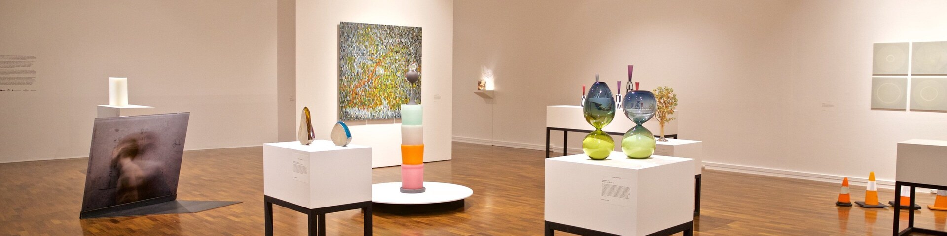 Jam Factory Contemporary Craft & Design Centre which includes interior views and art