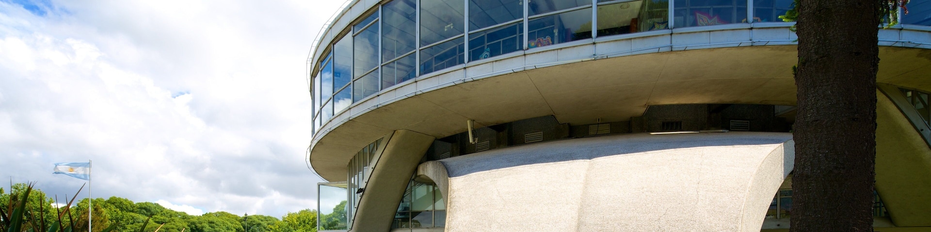 Buenos Aires caracterizando arquitetura moderna e um observatório