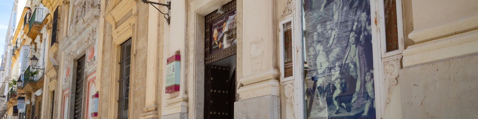 Oratorio de la Santa Cueva featuring heritage elements