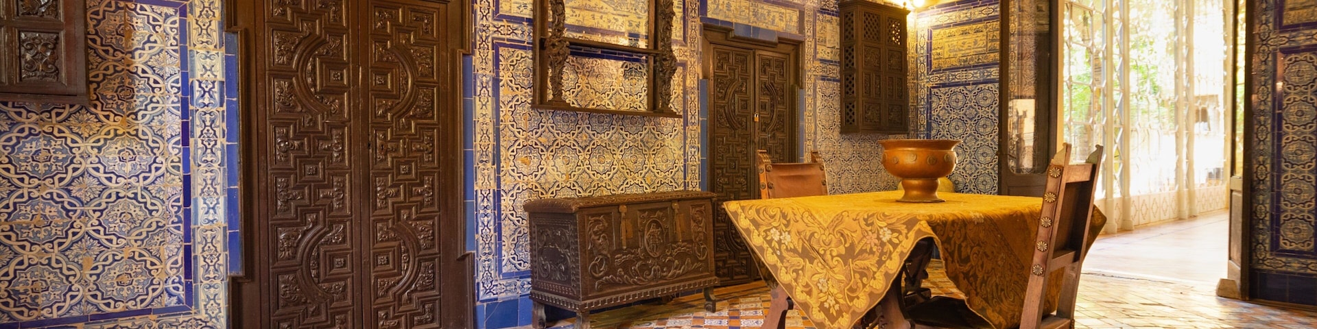 Condesa de Lebrija Palace showing heritage elements and interior views