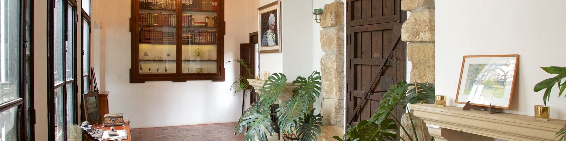 Málaga caracterizando vistas internas e uma casa