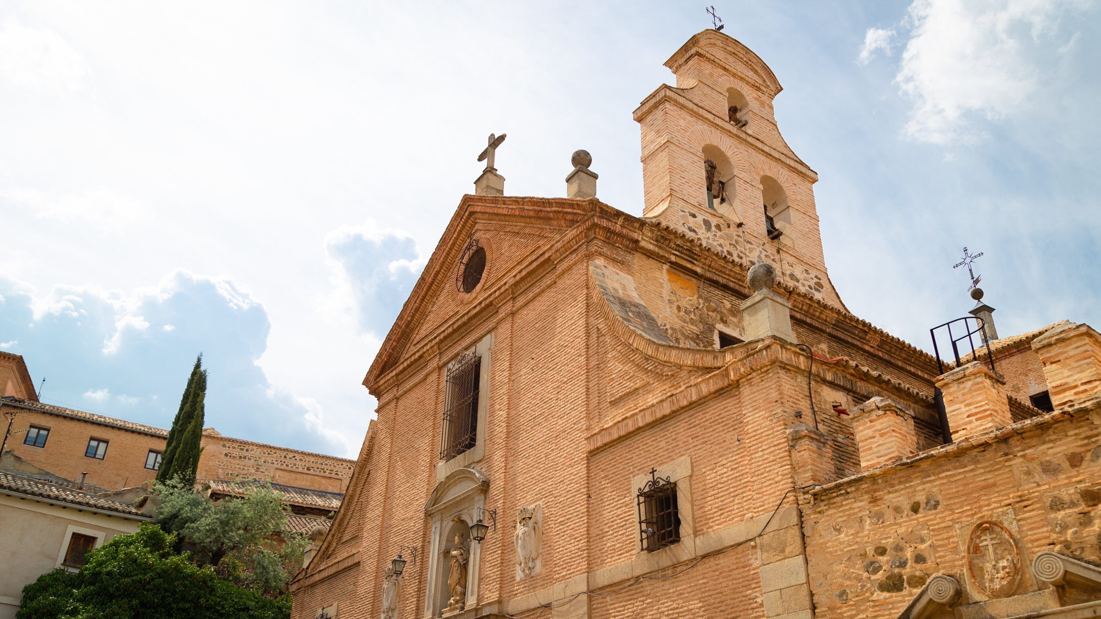 Convento de los Carmelitas Descalzos showing heritage architecture and a church or cathedral