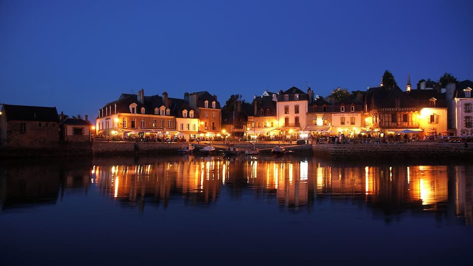 This building is indexed in the Base Mérimée, a database of architectural heritage maintained by the French Ministry of Culture, under the reference IA00008537 .