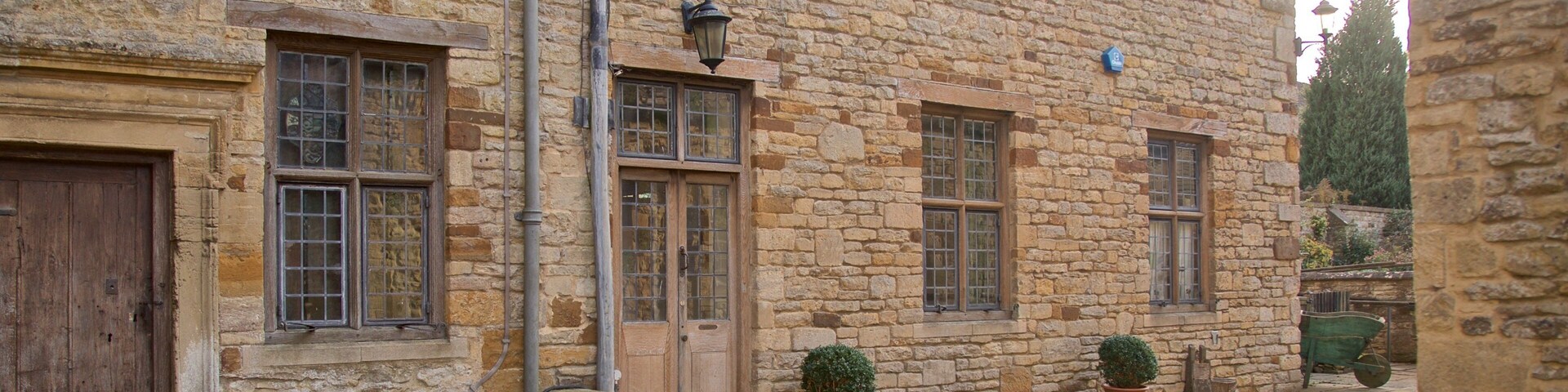 Sulgrave Manor featuring heritage elements