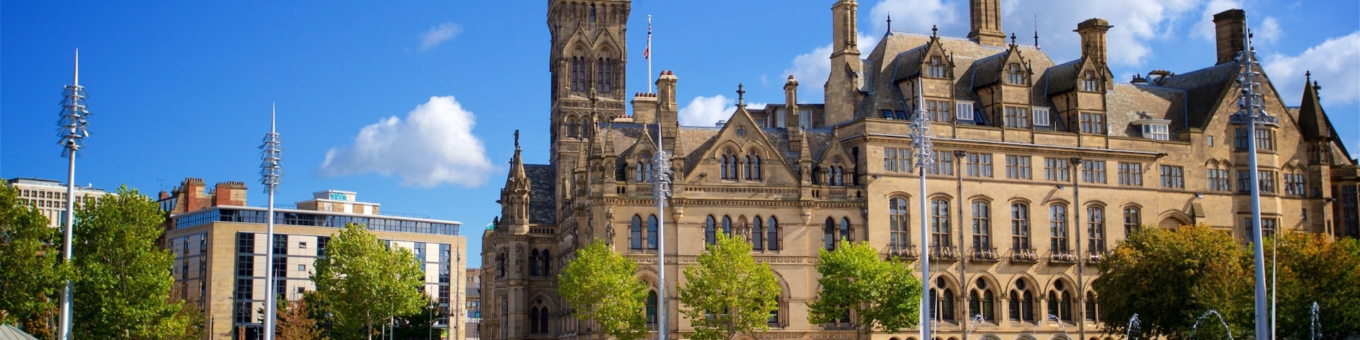 Bradford City Park caracterizando uma fonte e arquitetura de patrimônio assim como um casal