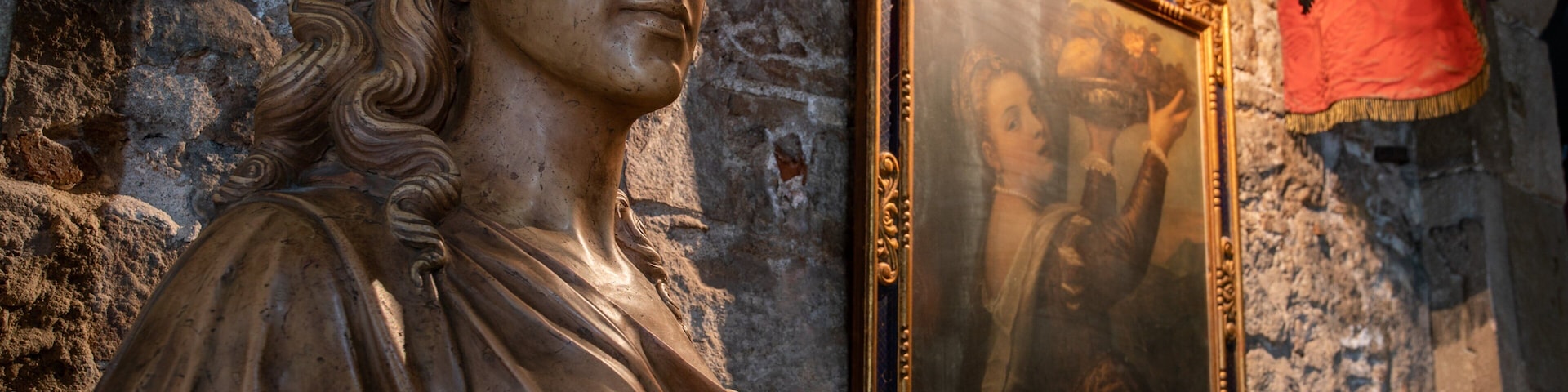 Palau de Dalmases featuring interior views, a statue or sculpture and art