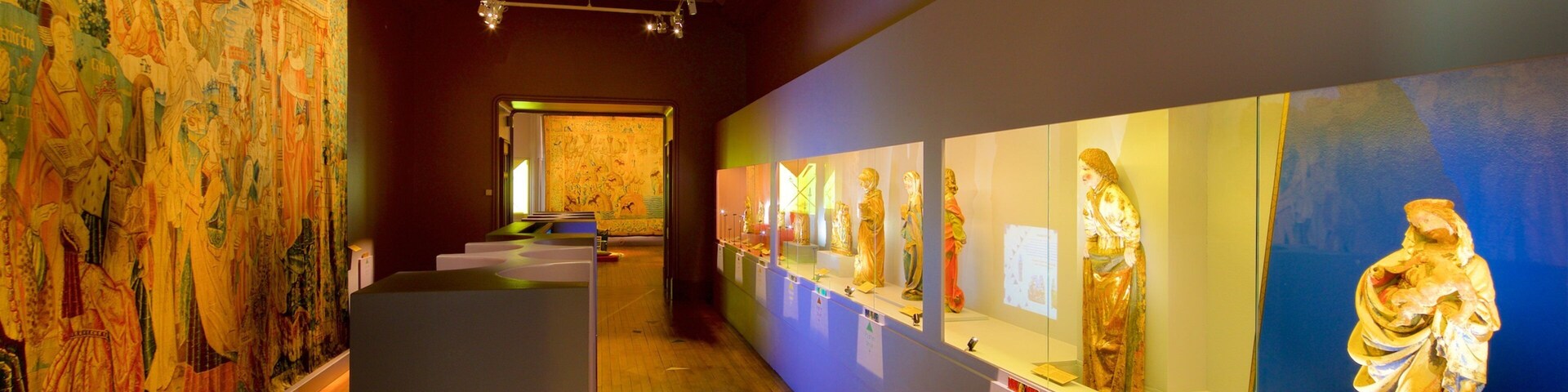 Musée Anne de Beaujeu featuring art and interior views