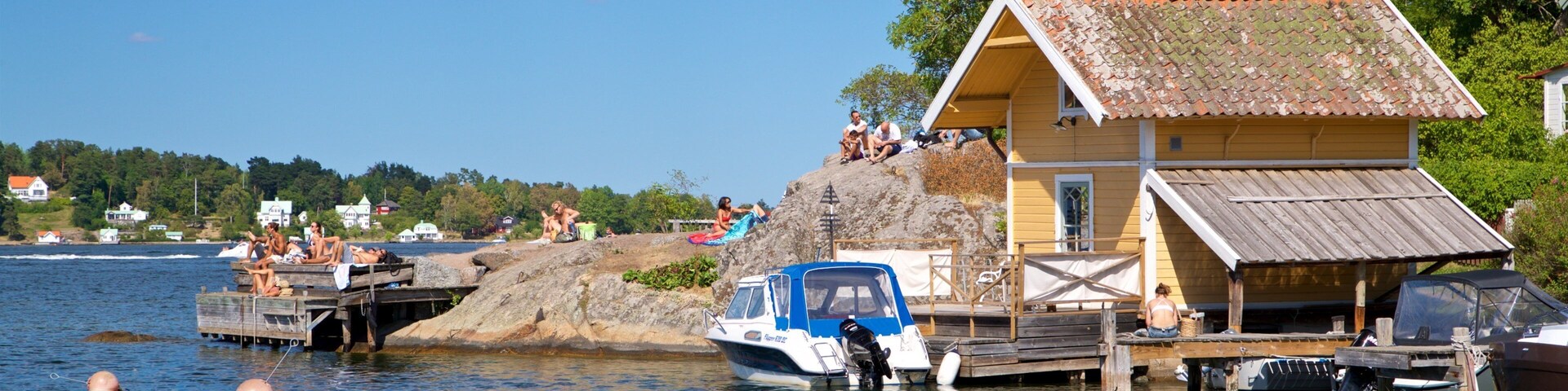 Battery Park which includes a bay or harbor