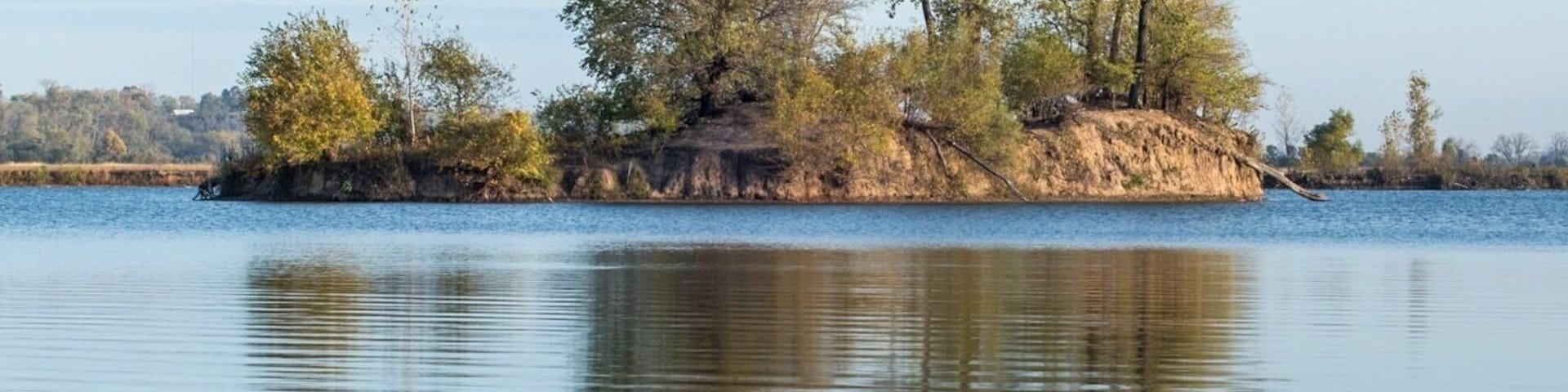 Growing up in Michigan I was always close to water, so when I moved to Missouri that is something I have missed.
As I have explored the Missouri State Park system I have been fortunate to discover a number of parks with lakes, like Wakonda State Park. When I visited the park I immediately felt at home.
#reflections #mostateparks