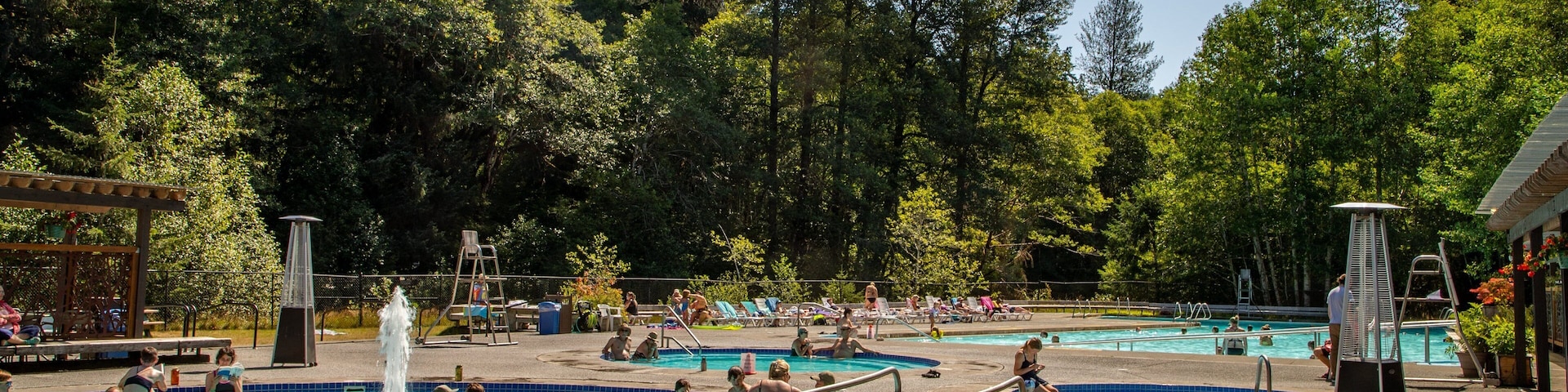Sol Duc Hot Springs showing swimming, a pool and a fountain