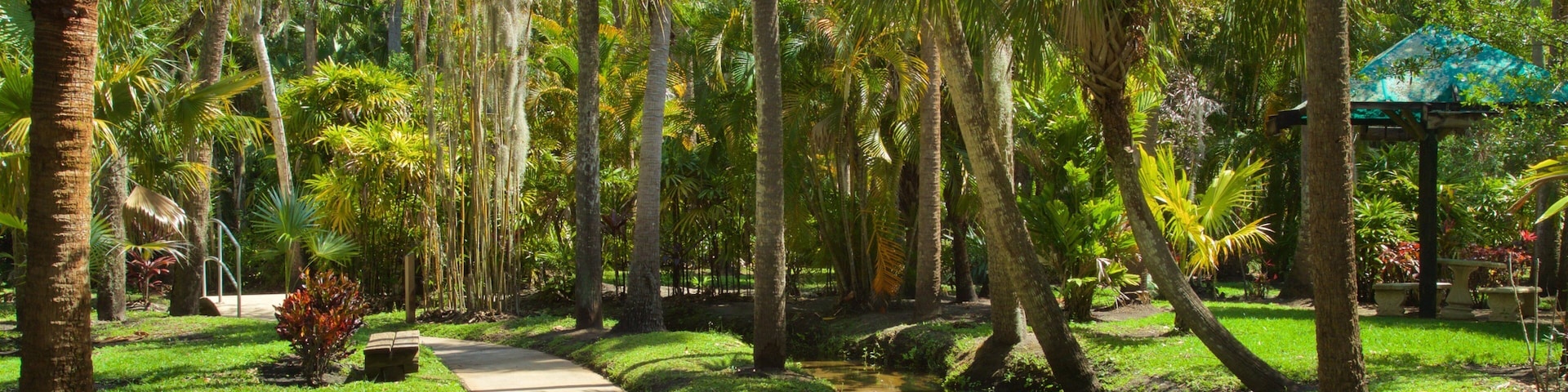 Joy and Gordon Patterson Botanical Garden which includes a garden