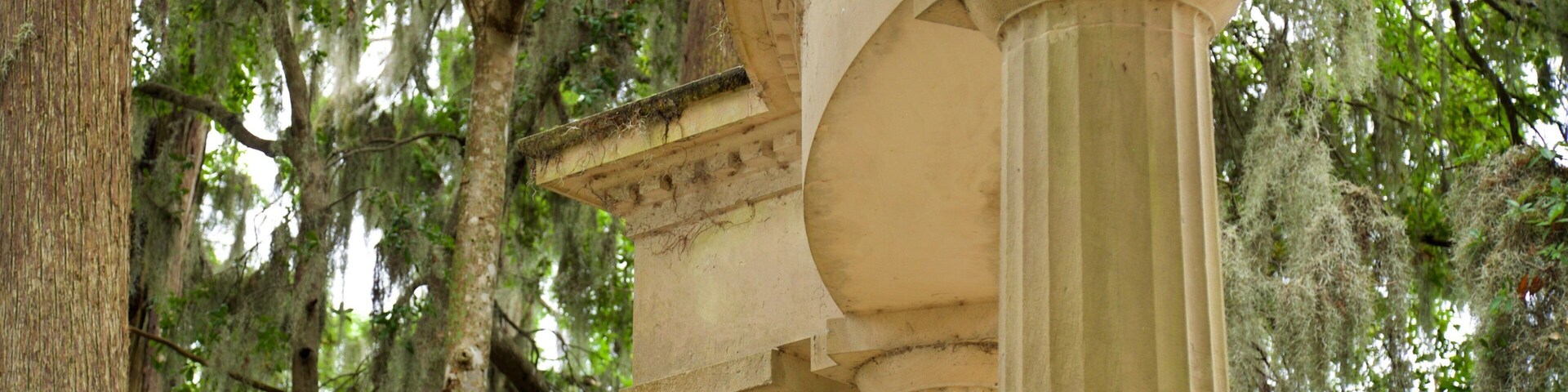 Kraft Azalea Gardens which includes a park