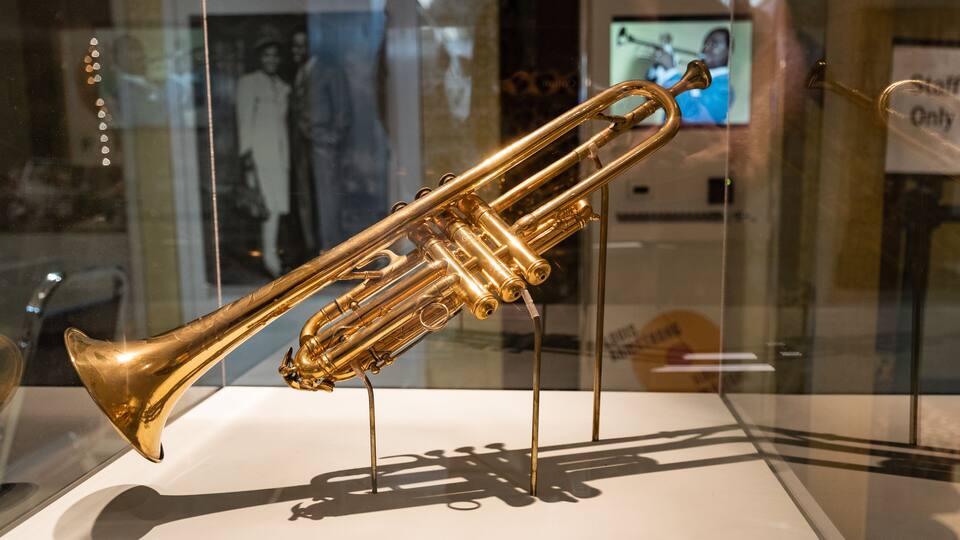 Louis Armstrong House featuring interior views and heritage elements