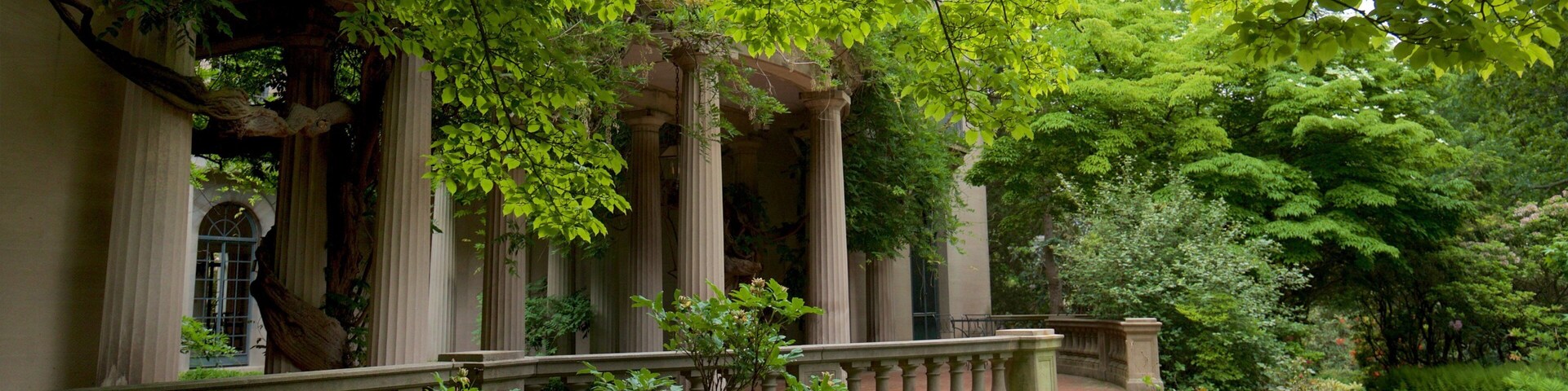 Van Vleck House & Gardens which includes a park