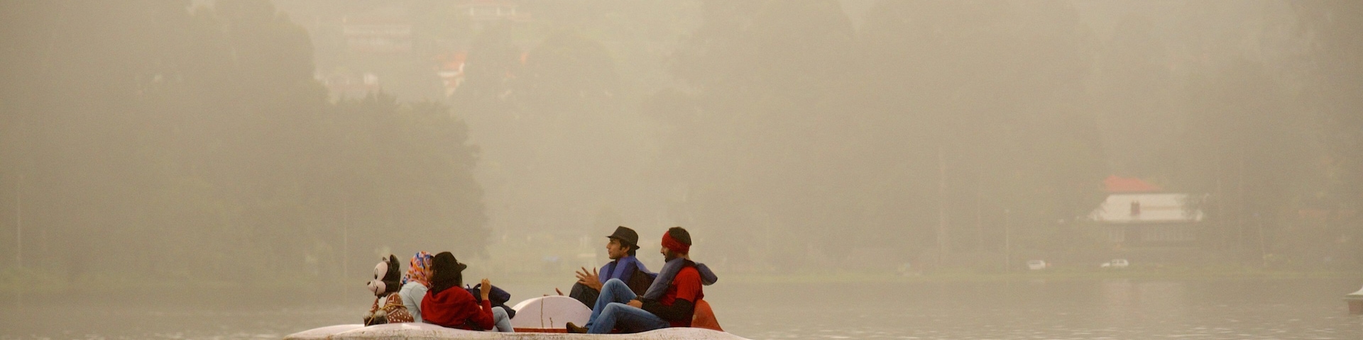 Kodaikanal que inclui um lago ou charco e esportes aquáticos assim como um pequeno grupo de pessoas