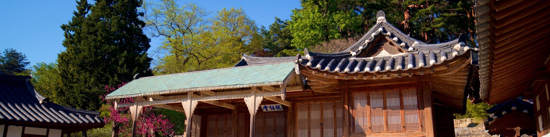 Casa Gangneung Seongyojang que inclui elementos de patrimônio