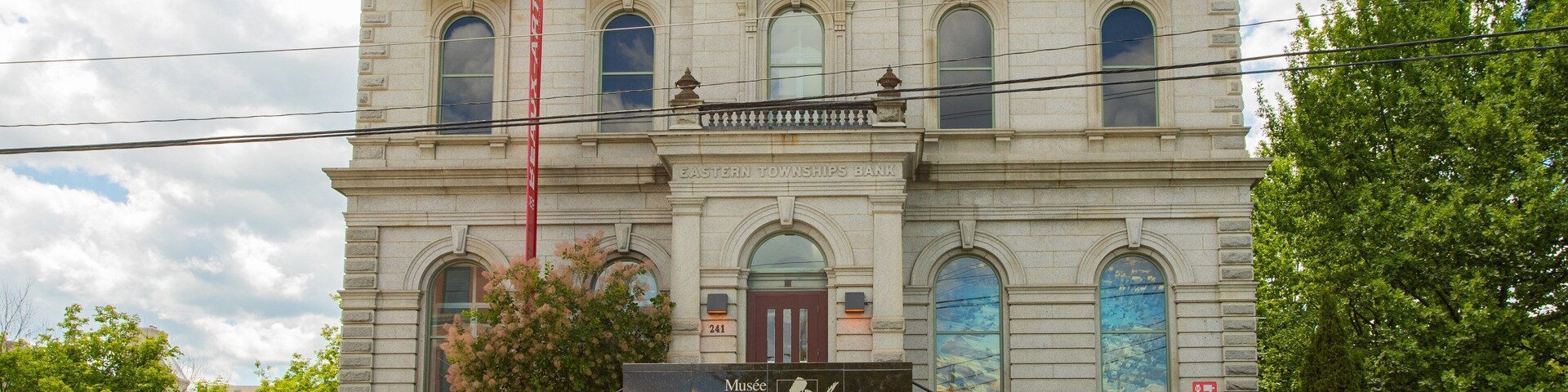 Sherbrooke which includes heritage architecture