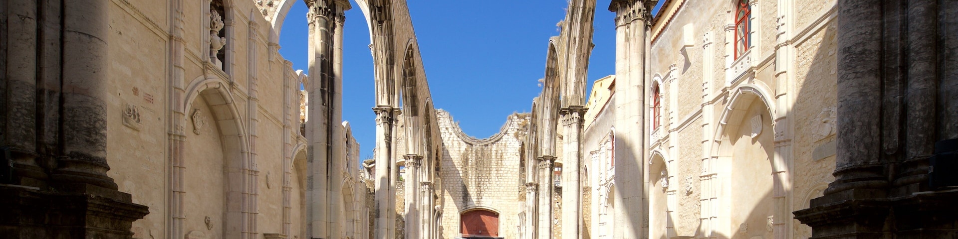 Convento do Carmo mostrando arquitetura de patrimônio