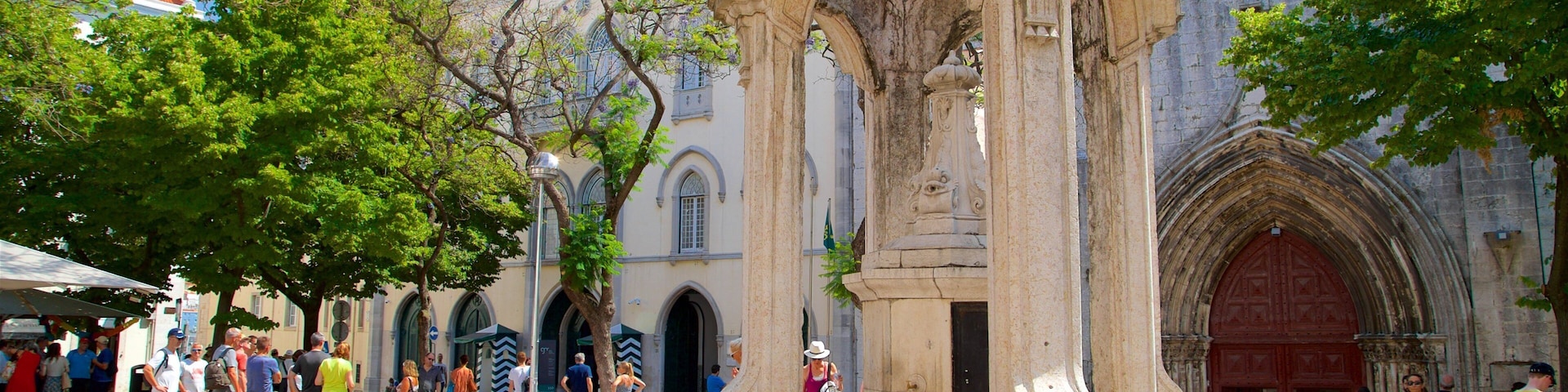 Carmo Convent featuring street scenes and heritage elements as well as a small group of people