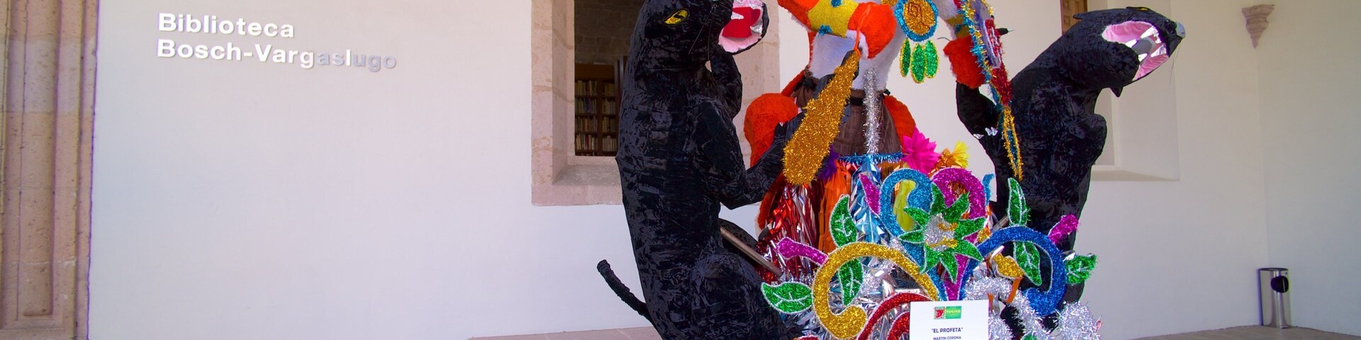 Morelia featuring outdoor art