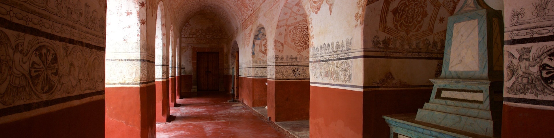 Tepoztlan showing heritage elements