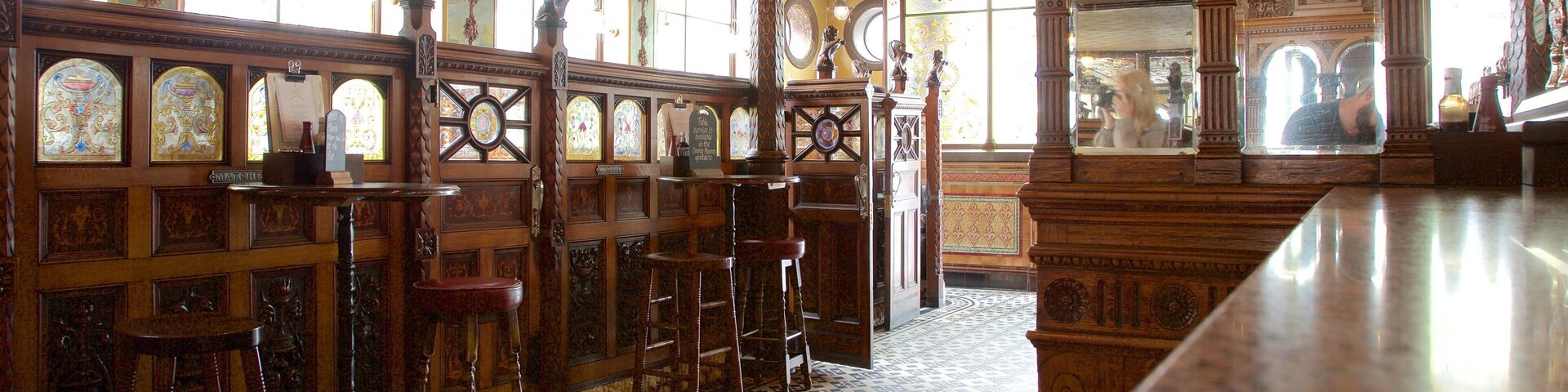 Belfast que inclui vistas internas, elementos de patrimônio e um bar