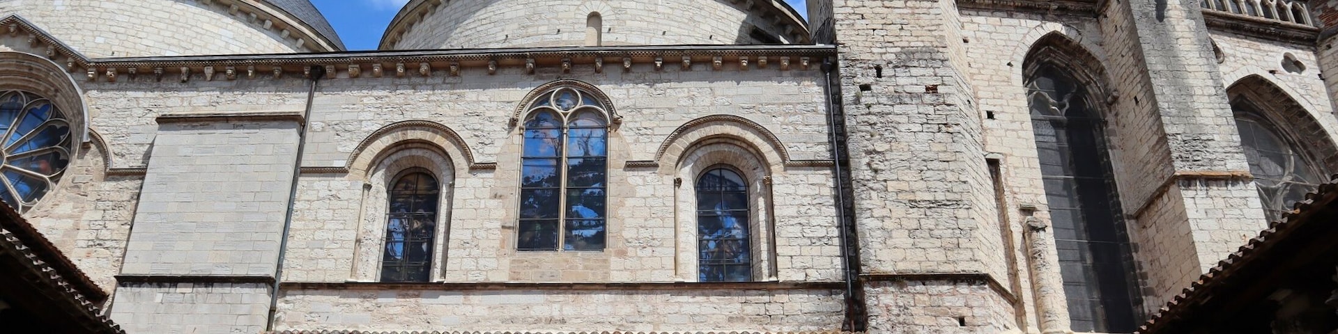 Extérieur de la cathédrale Saint-Étienne de Cahors (46).