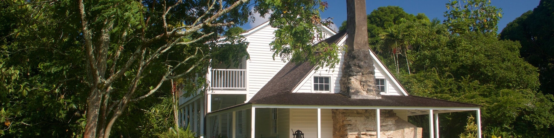 Waiʻoli Huiʻia Church & Waiʻoli Mission House featuring heritage elements and a house