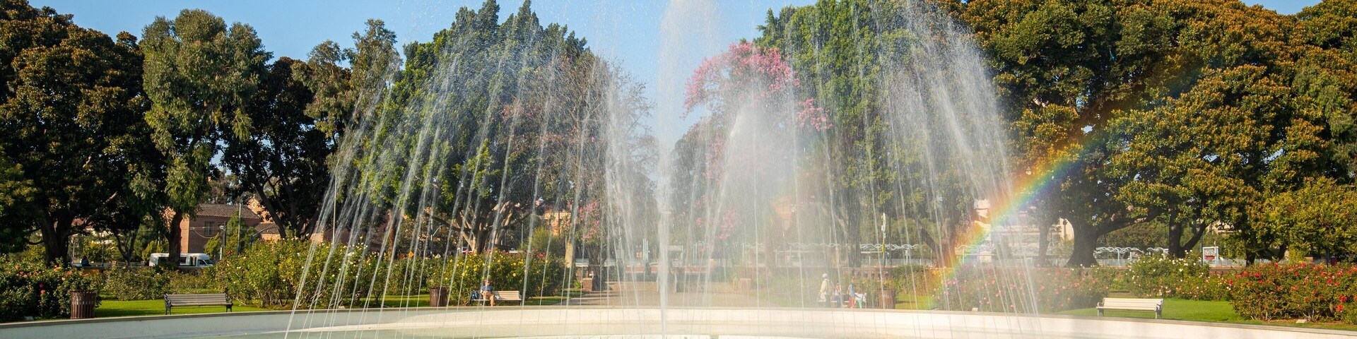 Rose Garden which includes a fountain