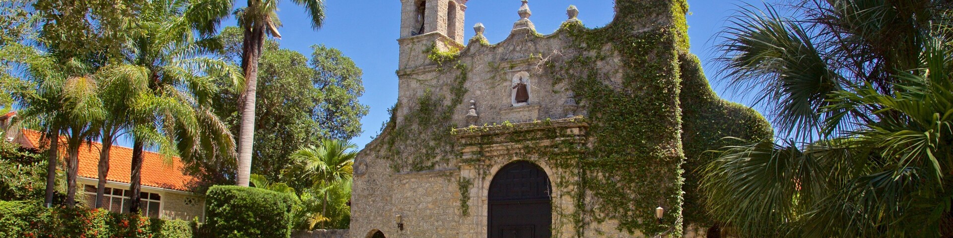 Plymouth Congregational Church showing heritage architecture