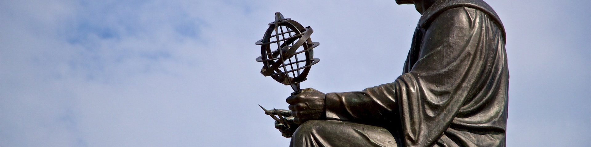 Copernicus Statue showing a statue or sculpture