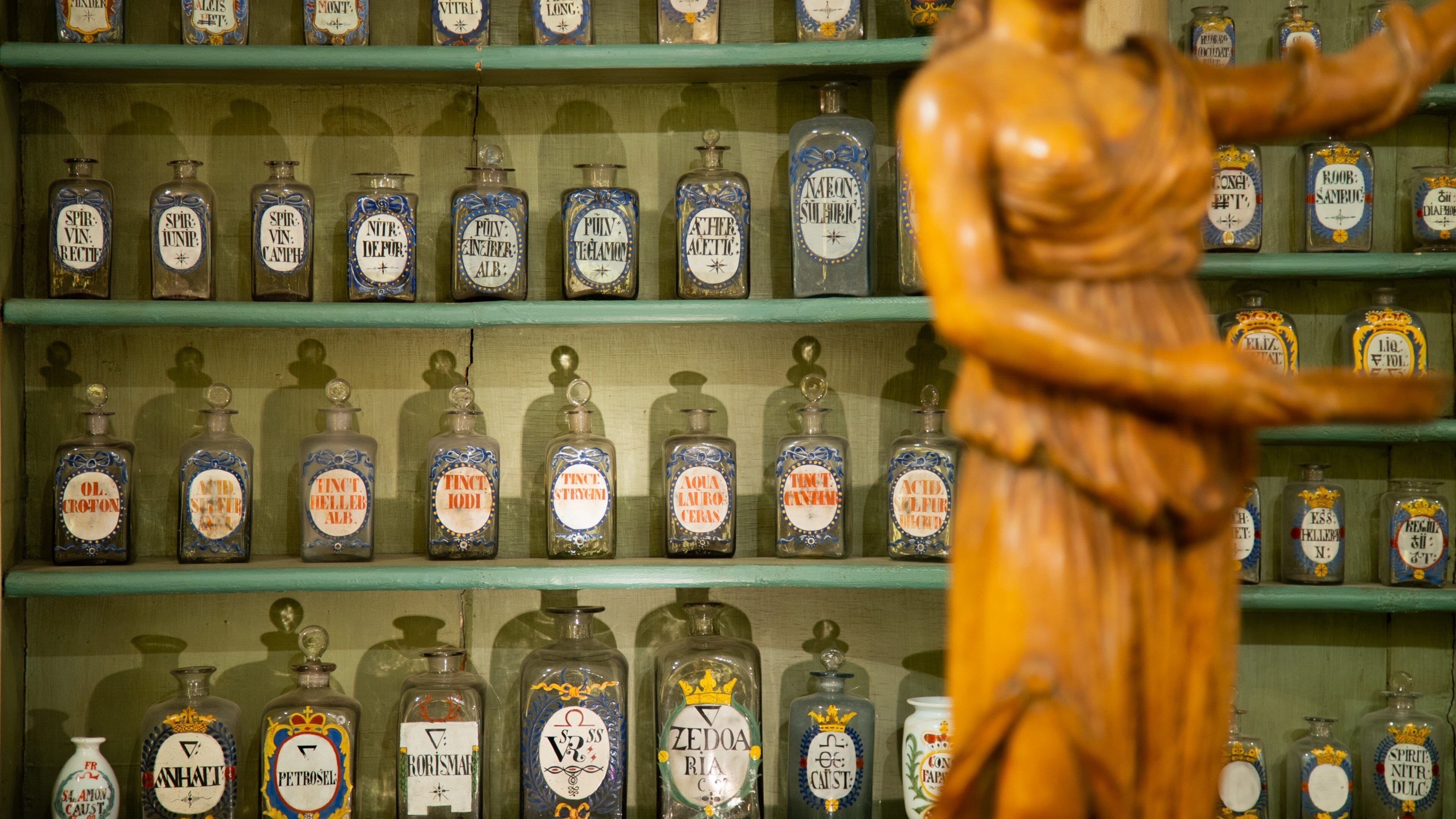 Deutsches Apotheken-Museum which includes interior views