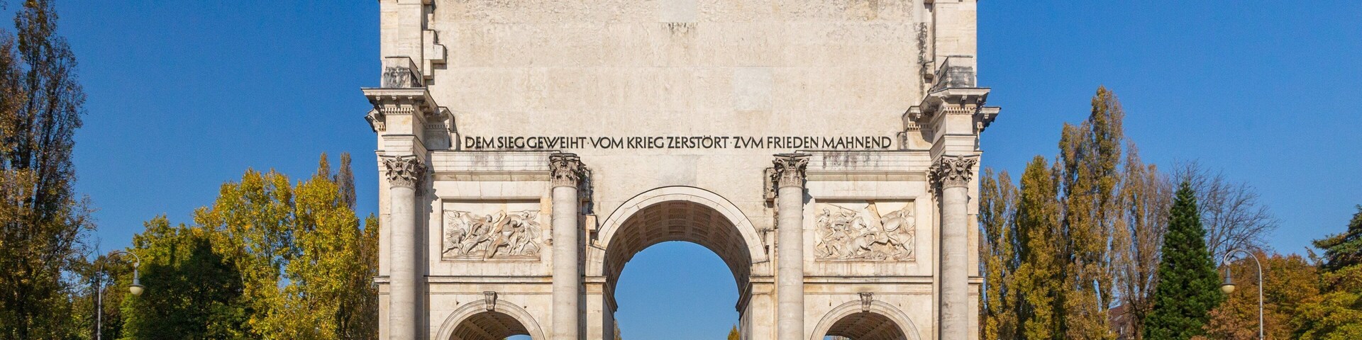 Siegestor which includes heritage architecture and outdoor art