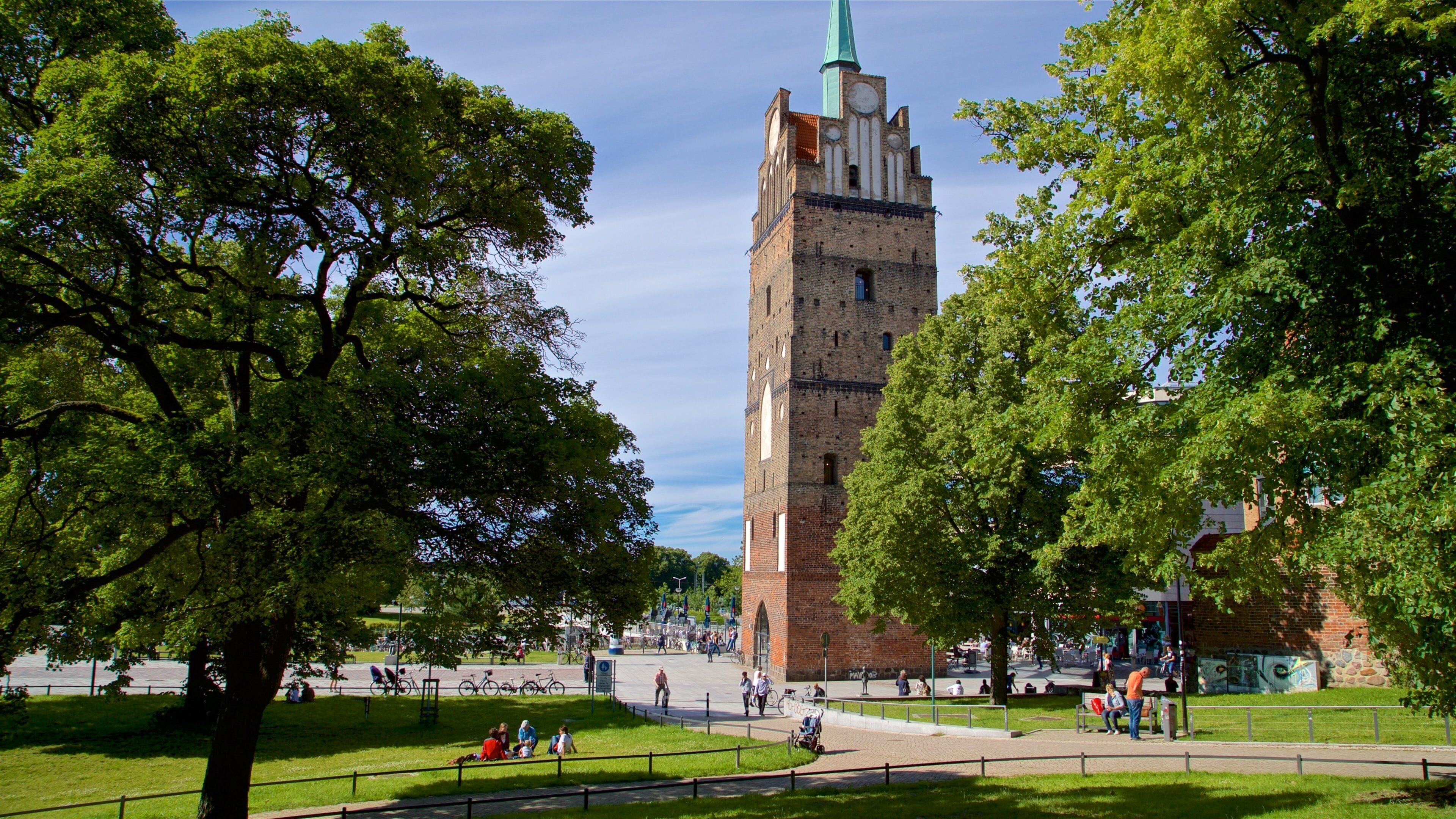 Kröpeliner Tor featuring heritage architecture and a park