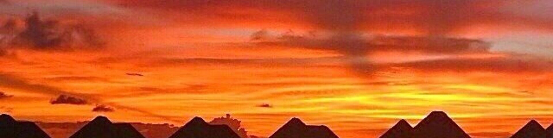 Sunset over ur water reef villa. Maldives, March 2018. My blog on the Maldives. https://jozeel.weebly.com/maldives.html
#Golden travel.